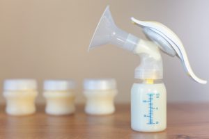¿Cómo sacarse leche materna? Guía para la lactancia mixta