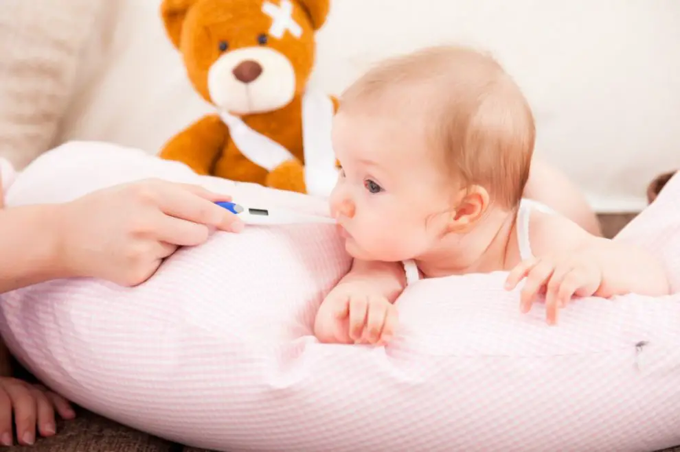 Temperatura del bebé: ¿Cómo medir la temperatura y saber si tiene frio ...