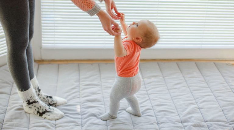 Los primeros pasos de mi bebé: ¿A qué edad caminan los bebés?