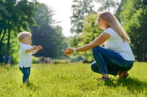 Los primeros pasos de mi bebé: ¿A qué edad caminan los bebés?