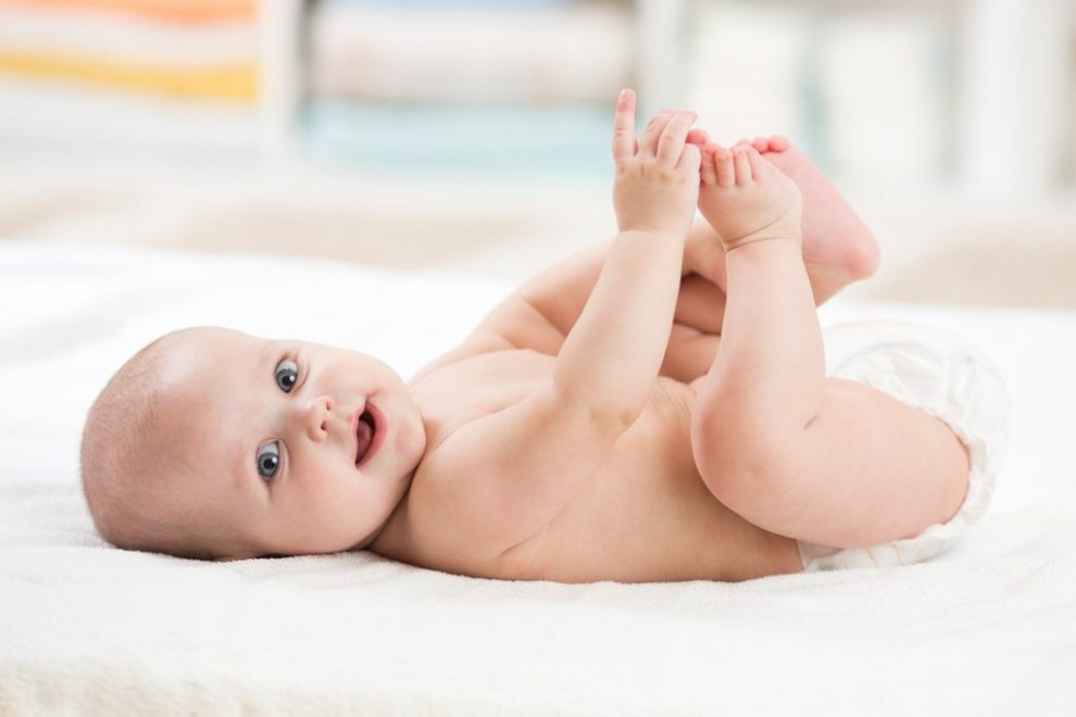 El desarrollo del bebé de 3 meses 👶 ¡Está mucho más despierto y curioso! 💖