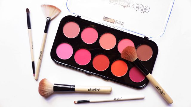 ¿Cómo elegir el tono de rubor ideal? Tipos, acabados y trucos para ...