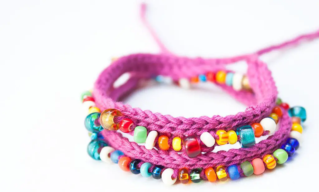 +61 Pulseras para un outfit más personal
