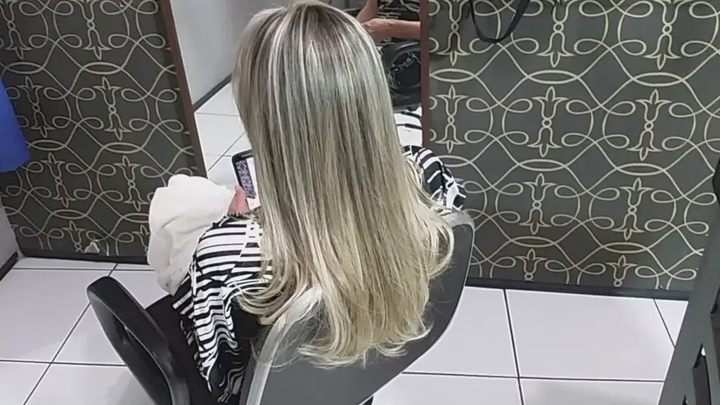 Mechas Platinadas: +35 ideas increíbles para un cambio de look