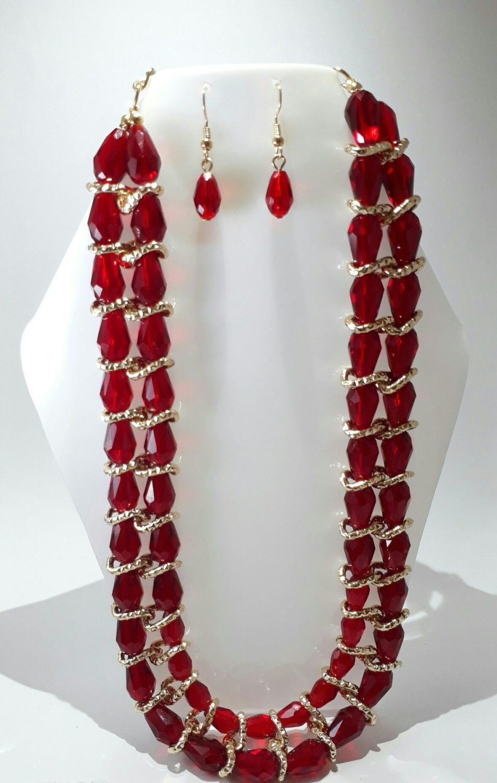Collares rojos: Propuestas elegantes y glamorosas para complementar tus ...