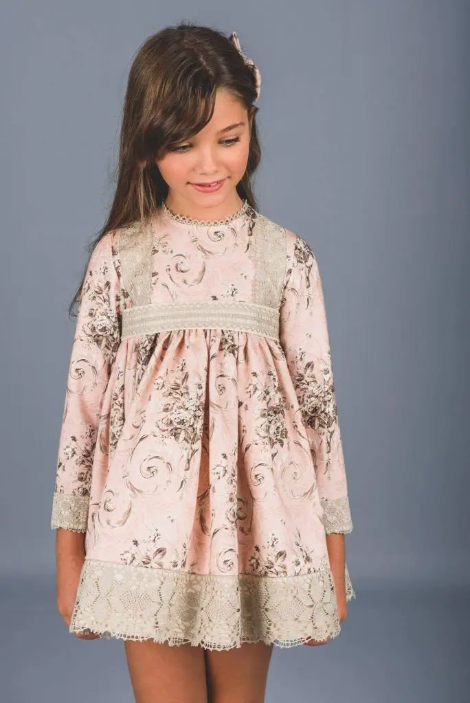 Vestidos de invierno para niñas ¡Outfits & Looks para nenas con estilo!