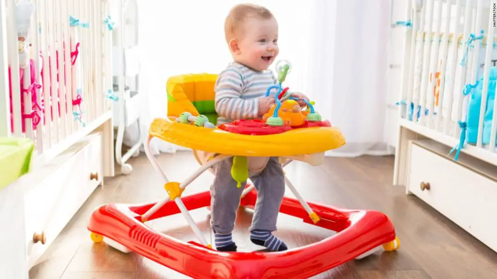 ¿Es recomendable usar el andador en bebés? La Pediatra responde