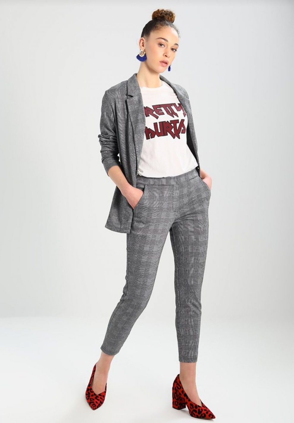 +17 Combinaciones de traje gris para mujeres sofisticadas