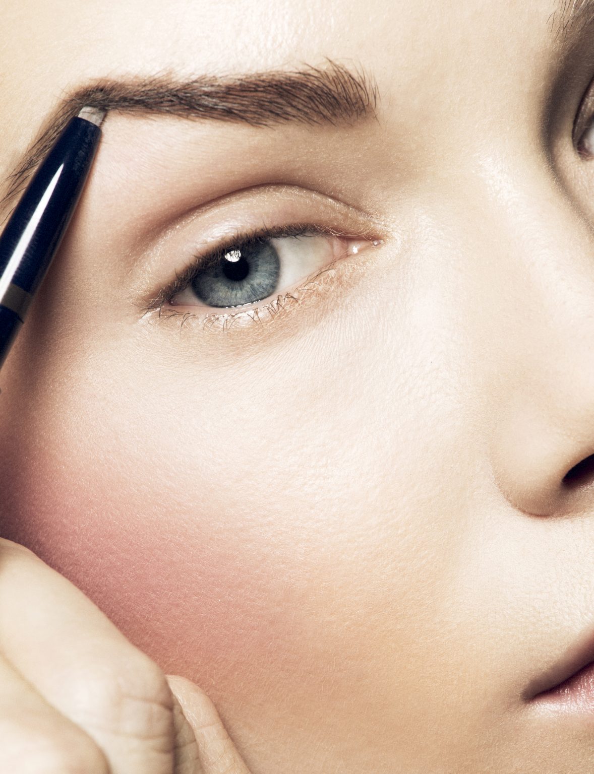 ¿Cómo pintar las cejas? +7 Técnicas claves para maquillar el marco de ...