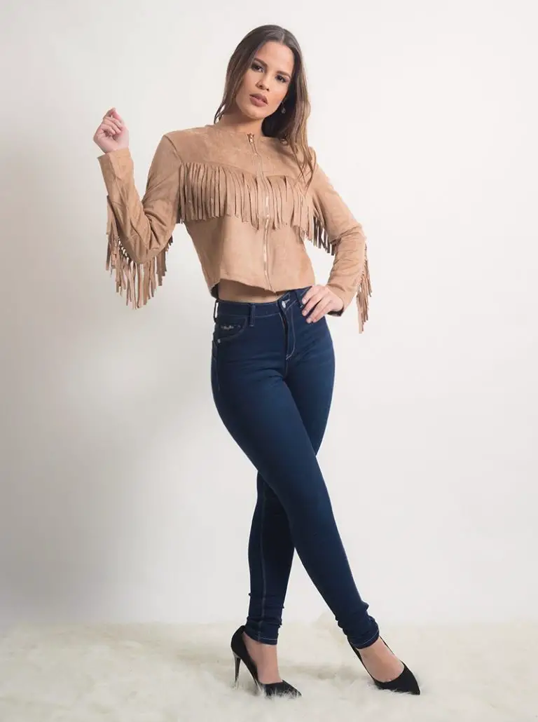 ¿Como vestir si eres bajita? Los looks que te favorecen (y los que no)