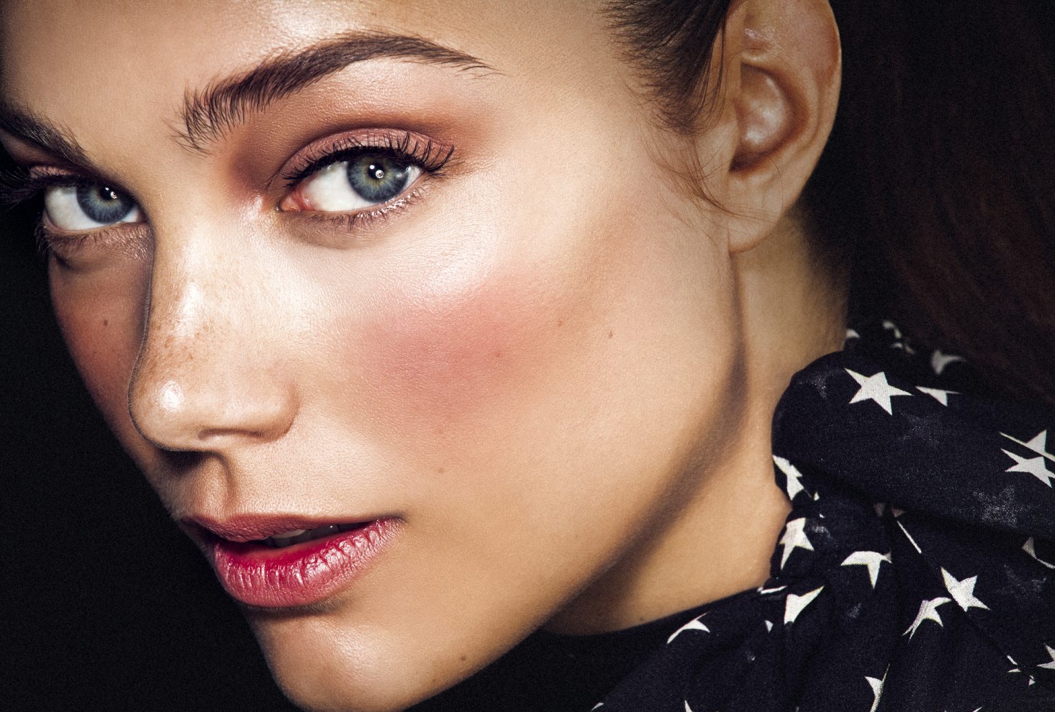 Cejas arqueadas: Pasos para lograr un diseño más natural a tu rostro