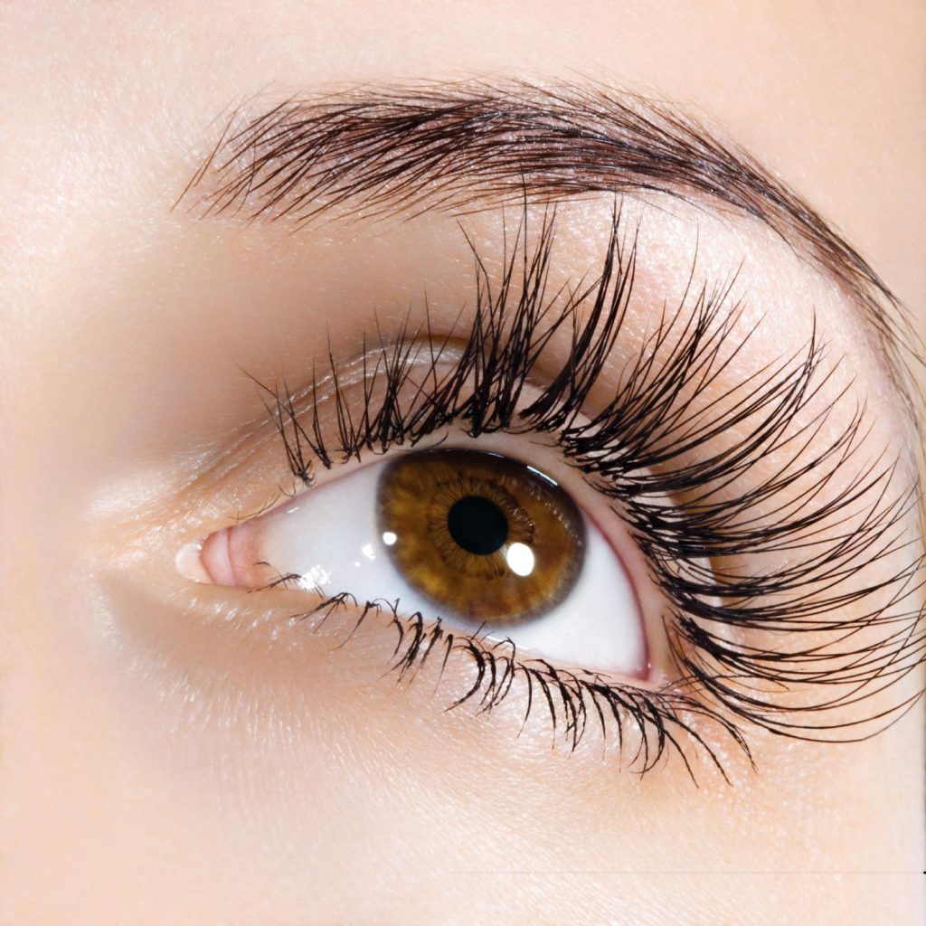 ¿Cómo alargar las pestañas? +9 Trucos efectivos y sin extensiones
