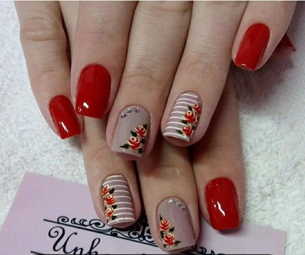 Uñas rojas decoradas: Diseños coquetos, llamativos y elegantes