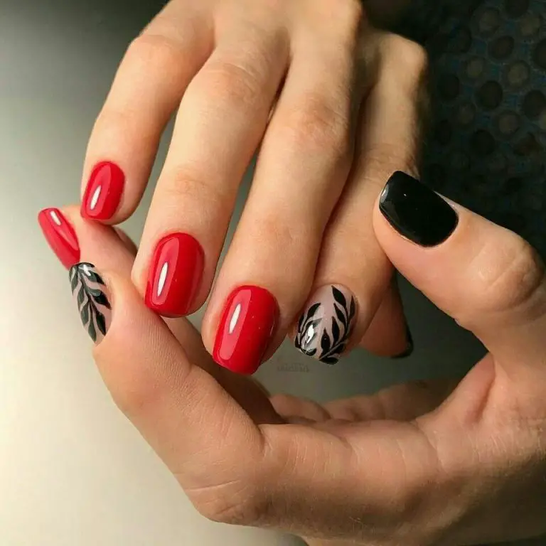 Uñas rojas decoradas: Diseños coquetos, llamativos y elegantes