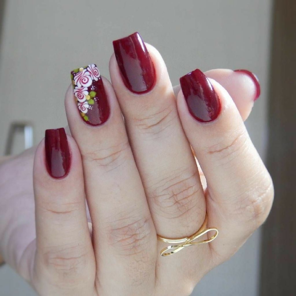 Uñas rojas decoradas: Diseños coquetos, llamativos y elegantes