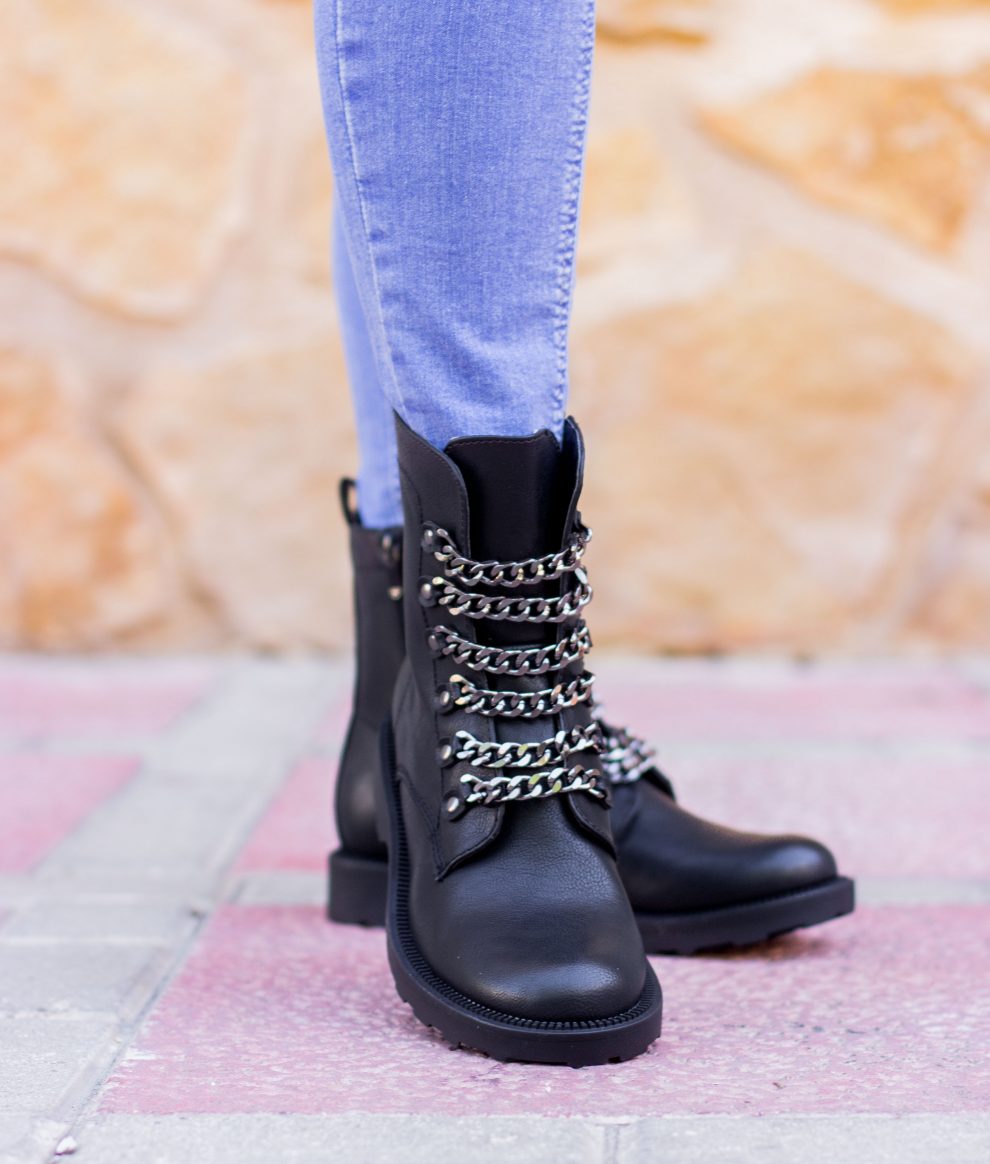 Botas rockeras: El calzado para los looks + atrevidos (y virales)
