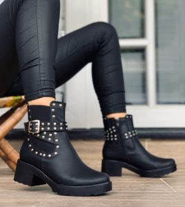 Botas rockeras: El calzado para los looks + atrevidos (y virales)