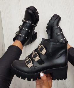 Botas rockeras: El calzado para los looks + atrevidos (y virales)