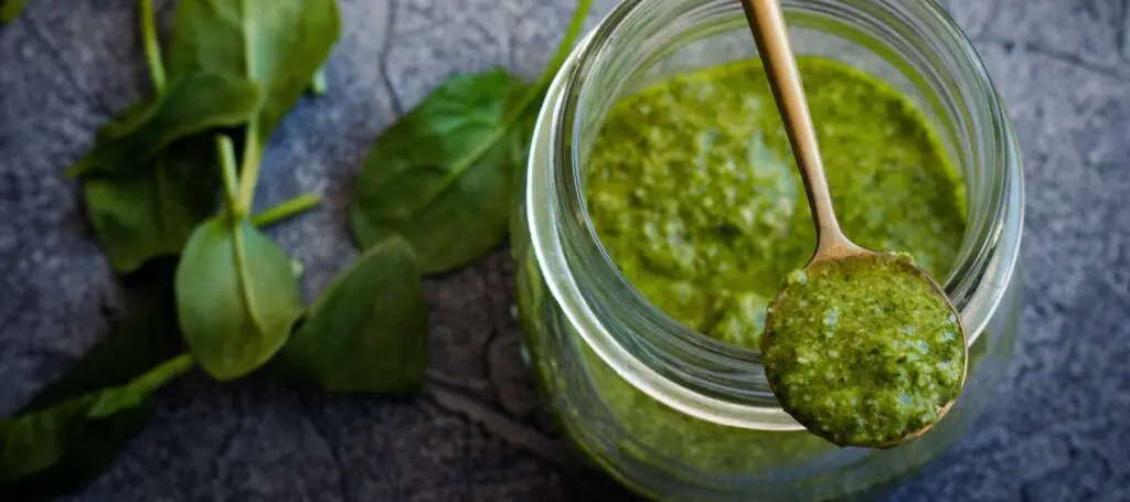 +13 Salsas con albahaca deliciosas para pastas, carnes y ensaladas