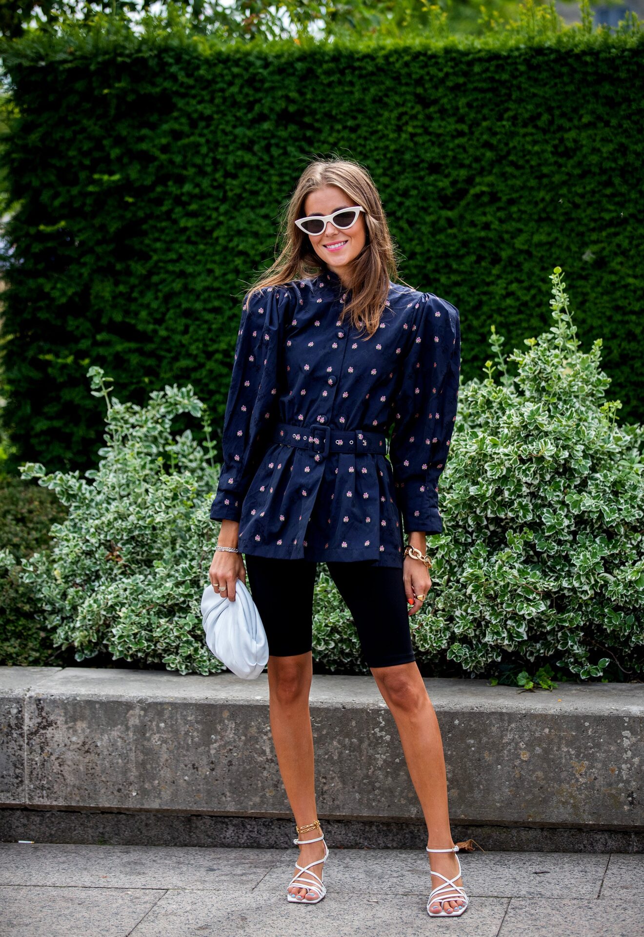 +16 Looks con shorts largos que arrasan en el street style