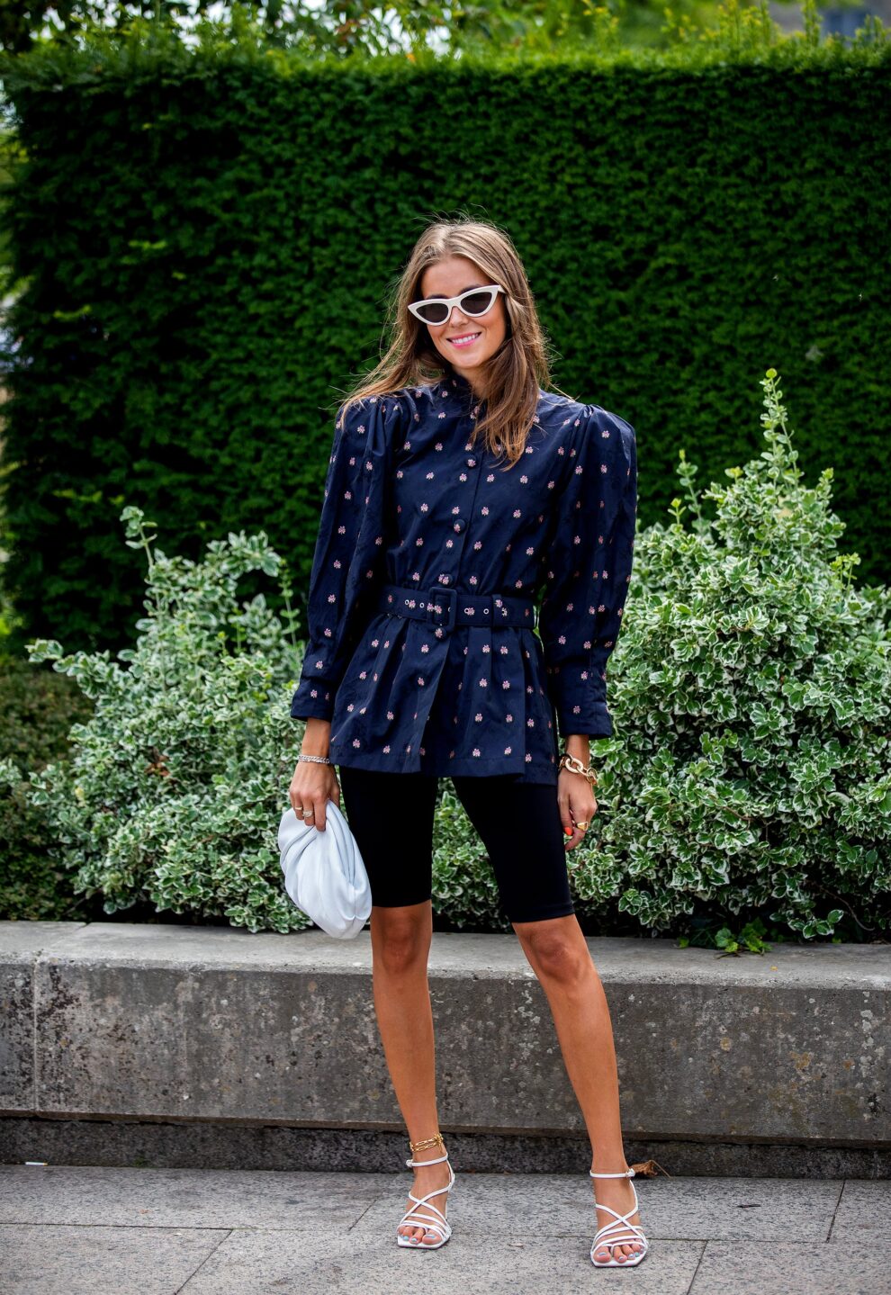 +16 Looks con shorts largos que arrasan en el street style