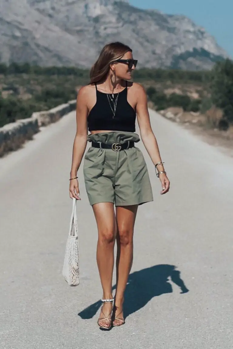 +16 Looks con shorts largos que arrasan en el street style