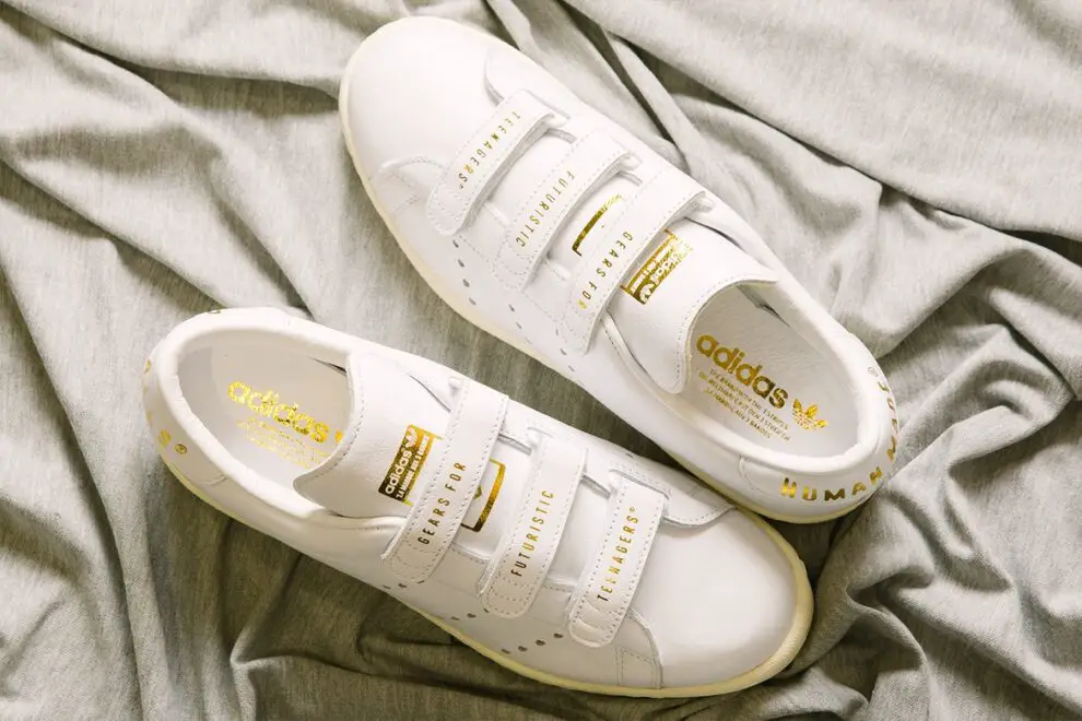 Las zapatillas con velcro han vuelto [y así las vas a llevar]