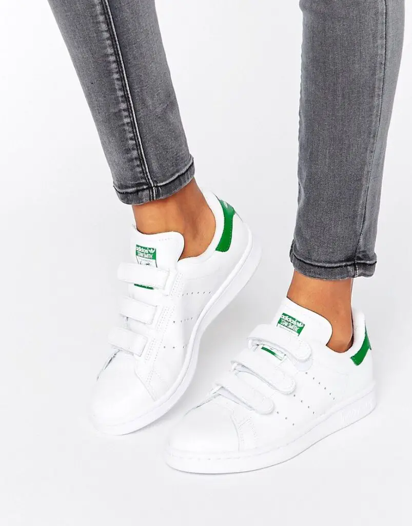 Las zapatillas con velcro han vuelto [y así las vas a llevar]
