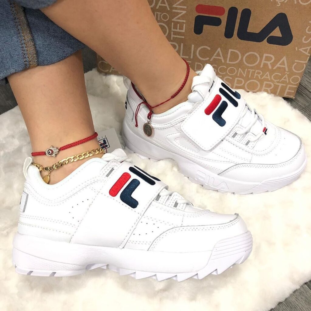 Las zapatillas con velcro han vuelto [y así las vas a llevar]