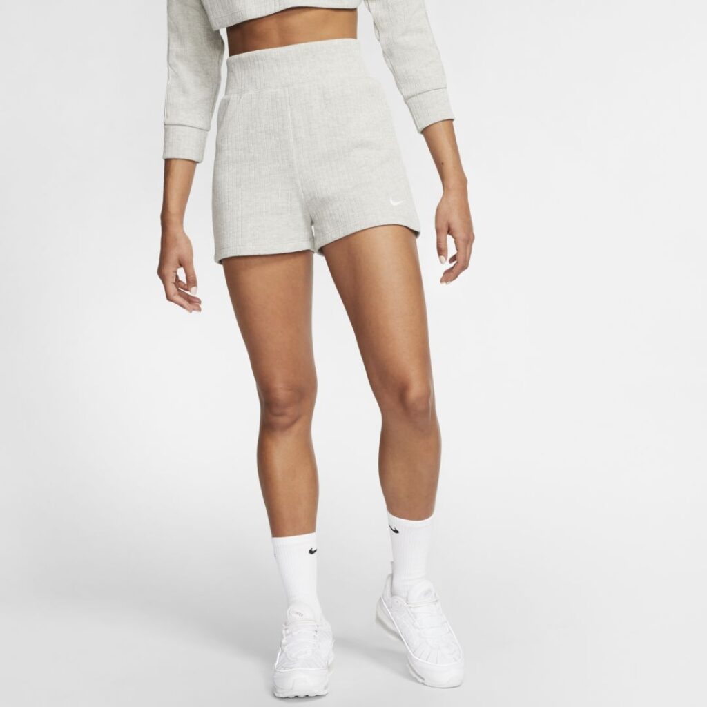 ¿Cómo combinar un short blanco de mujer? Ideas y looks para todos los ...